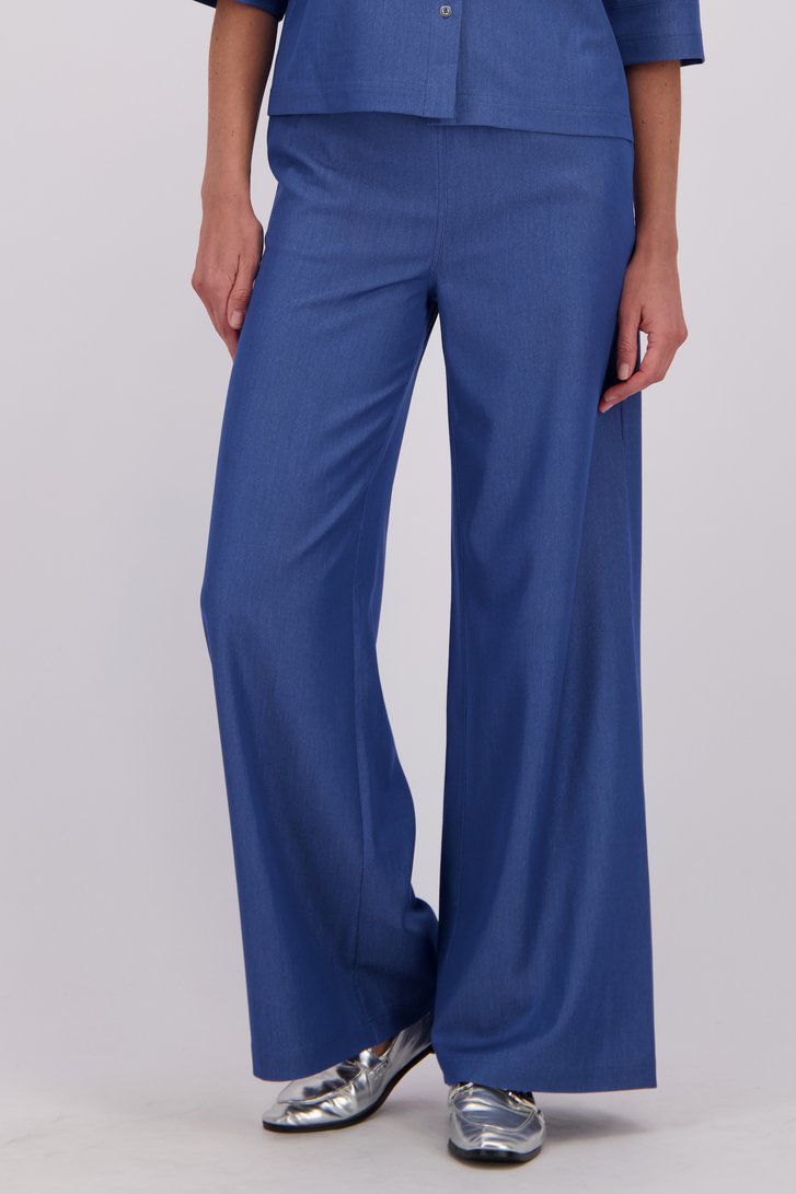 Wijde blauwe broek met jeanslook van Claude Arielle | 7539930 ...
