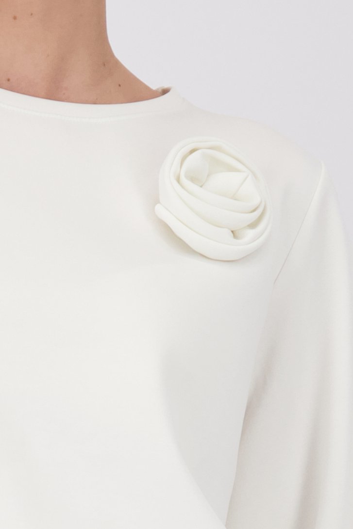 Witte trui met bloemdetail van More & More | 3045800 | e5